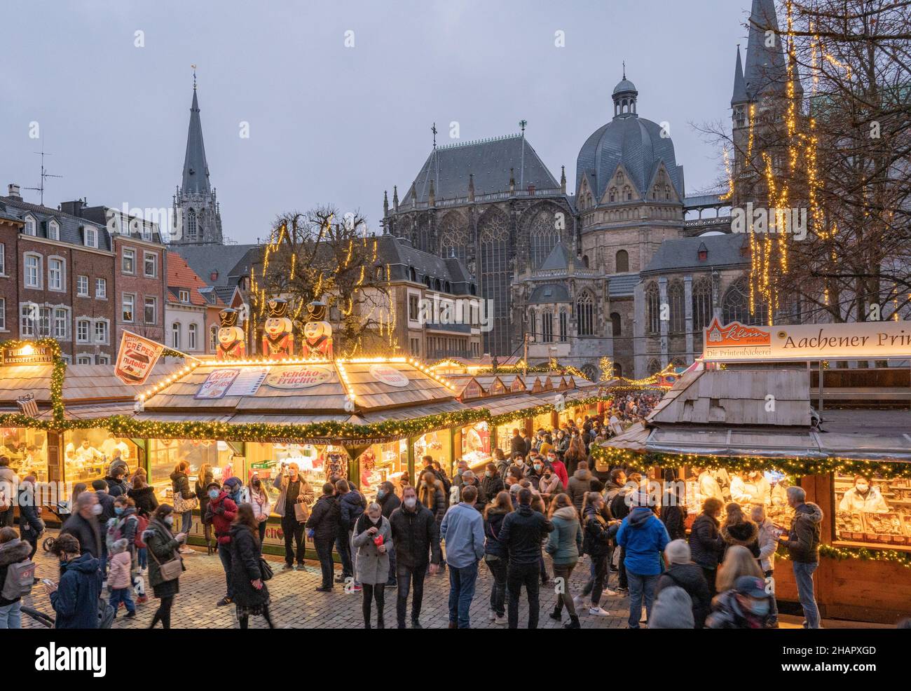Weihnachtsmarkt winter -Fotos und -Bildmaterial in hoher Auflösung – Alamy