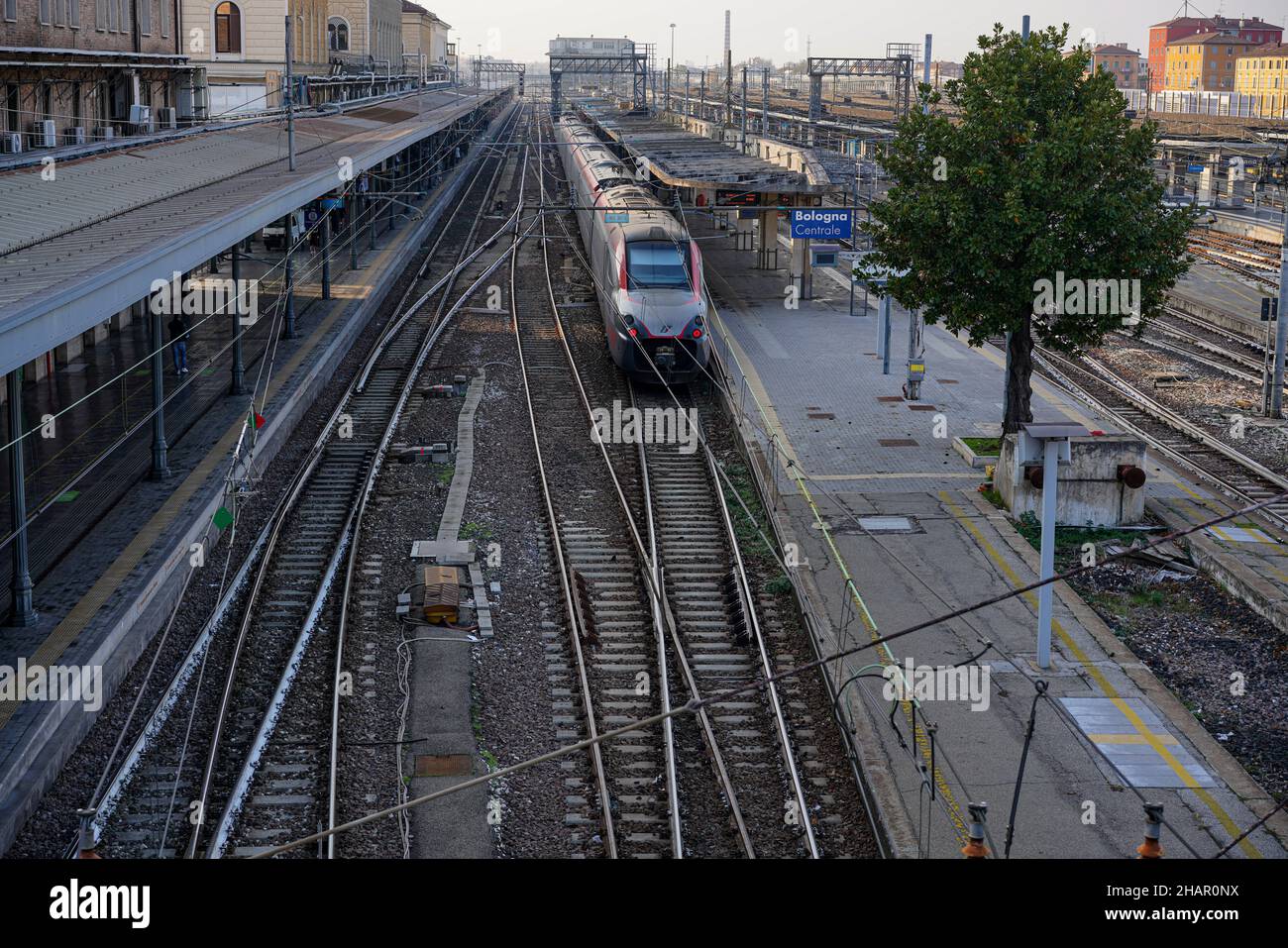 Umzug bahnhof -Fotos und -Bildmaterial in hoher Auflösung – Alamy