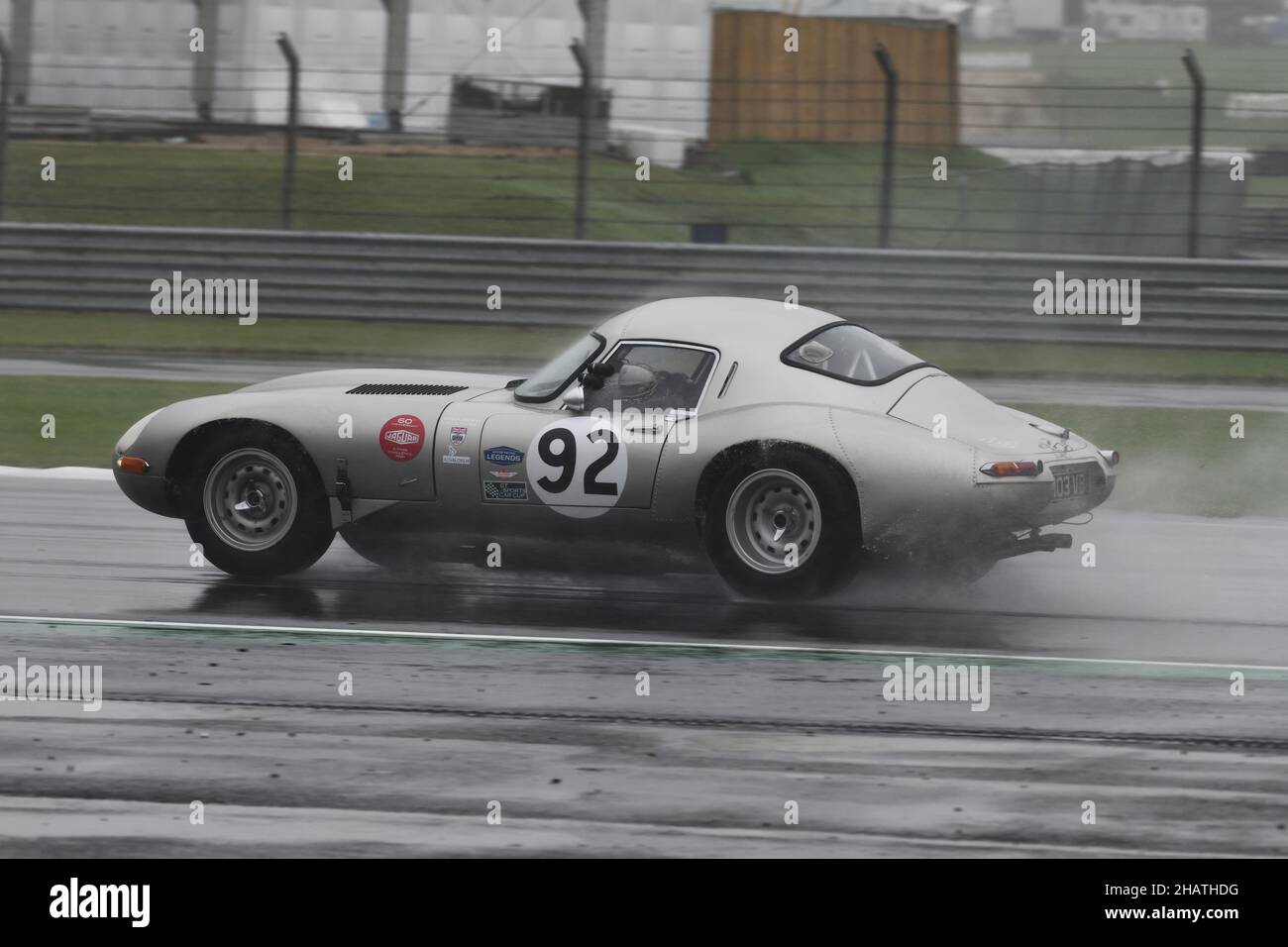 Regen und Spray in Stowe, Callum Lockie, Julian Thomas, Jaguar E-Type ...