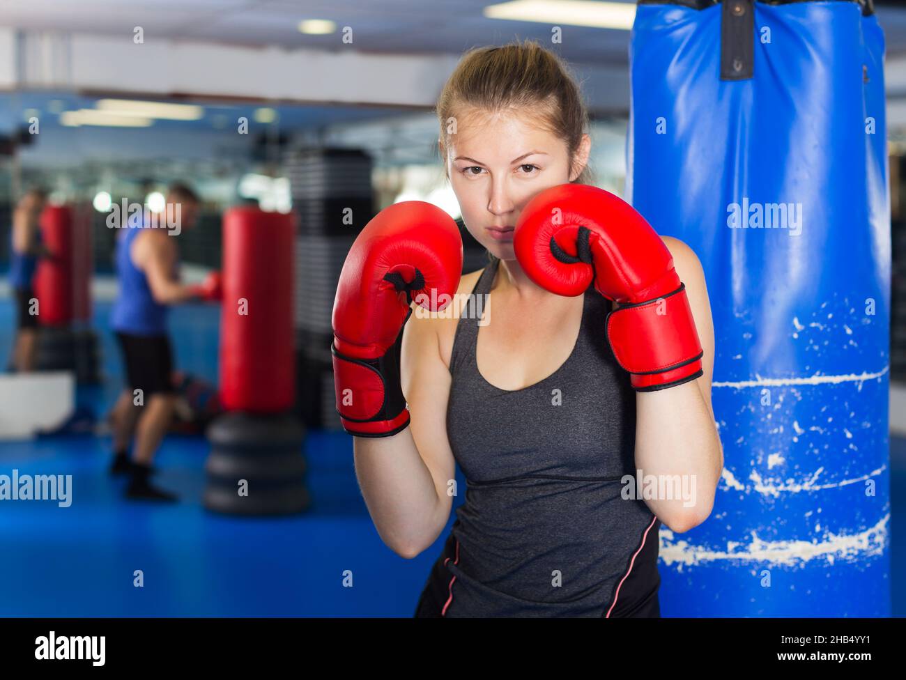 Female boxing knockout punch -Fotos und -Bildmaterial in hoher ...
