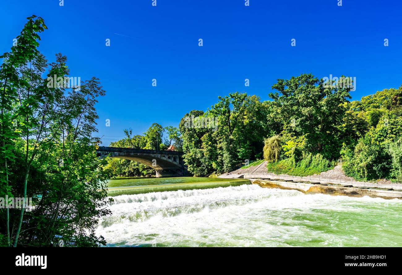 Isar river autumn in munich -Fotos und -Bildmaterial in hoher Auflösung ...