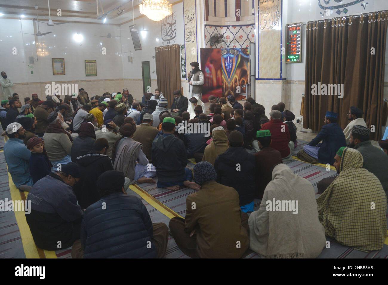 Lahore, Pakistan. 16th Dez 2021. Der Anführer von Tehreek Labbaik Pakistan (TLP) Hafiz Saad ...