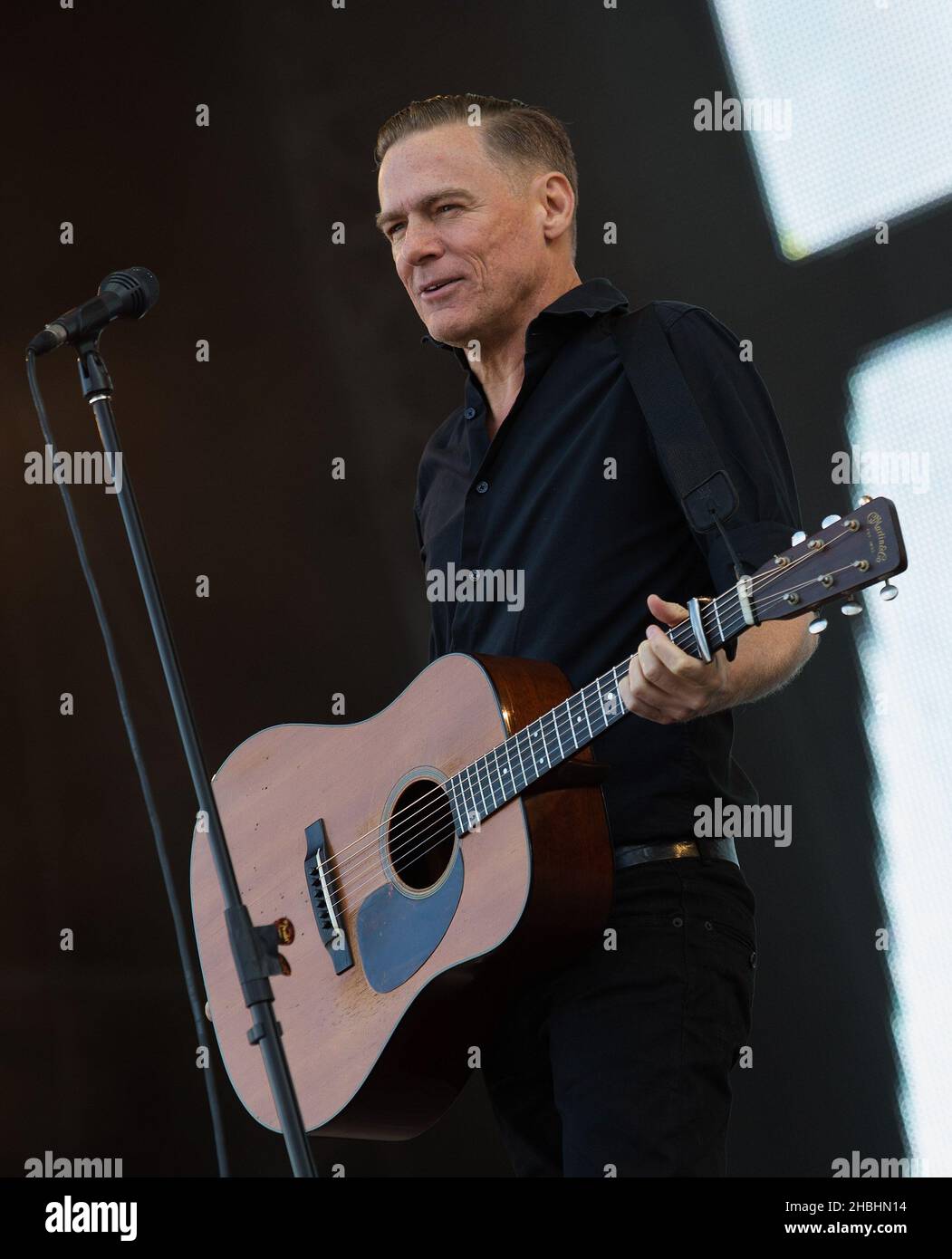 Bryan adams queen elizabeth -Fotos und -Bildmaterial in hoher Auflösung ...