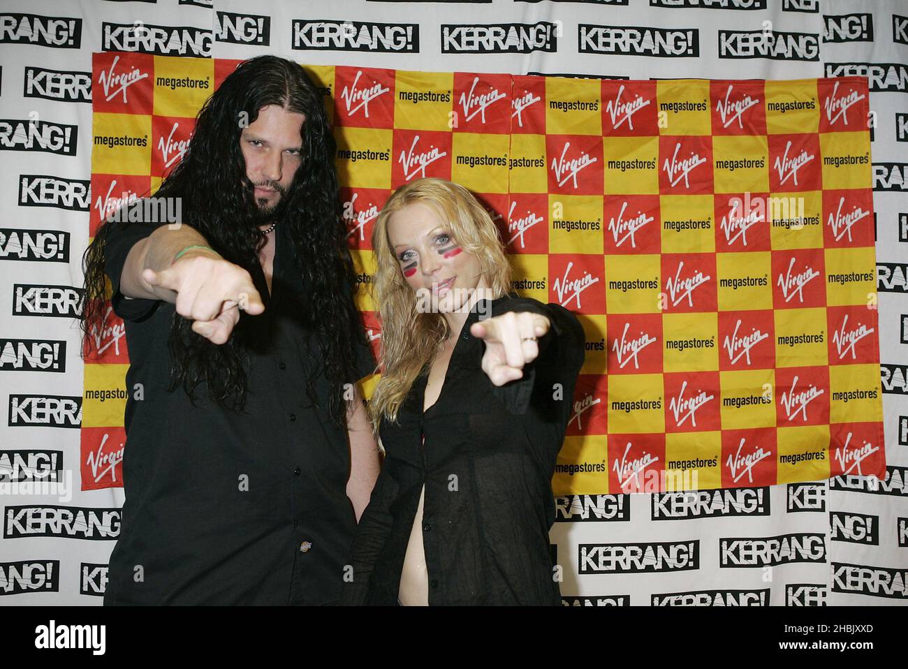 Angela Gossow und Sharlee D'Angelo von Arch Enemy sind dabei ...