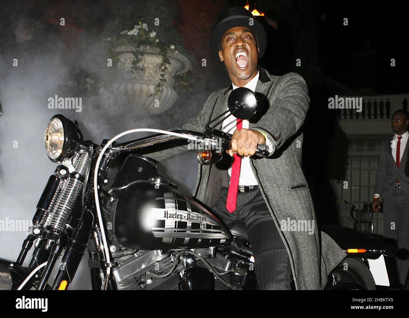 Simon webbe kommt an Stockfotos und -bilder Kaufen - Alamy