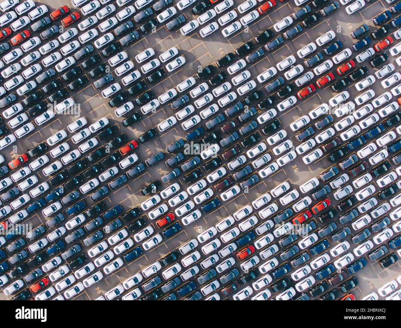 Aerial view parking lot -Fotos und -Bildmaterial in hoher Auflösung – Alamy