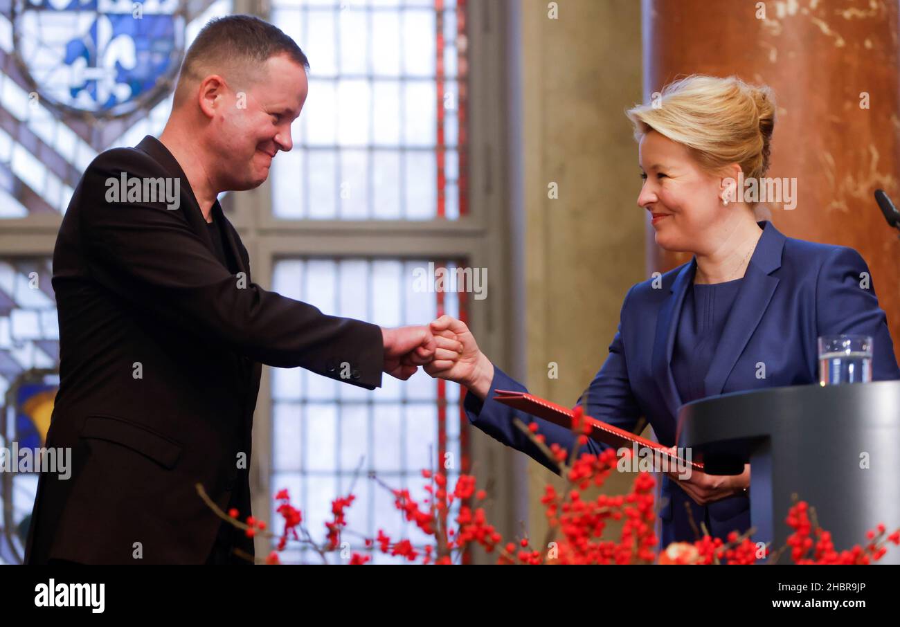 Die neue Bürgermeisterin von Berlin Franziska Giffey stößt auf den ...