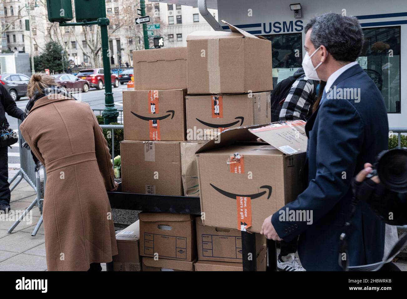 New York, Usa. 21st Dez 2021. Christian Everdell (R), Verteidiger von ...