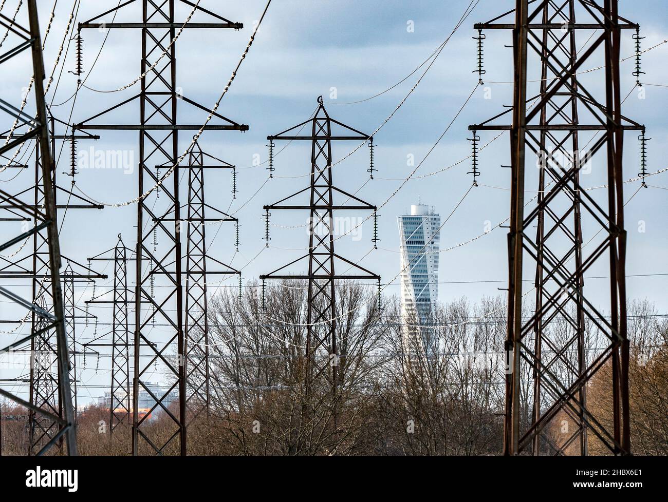 Freileitungen. Elektrische Kraftübertragung. Elektrische Energie Foto ...