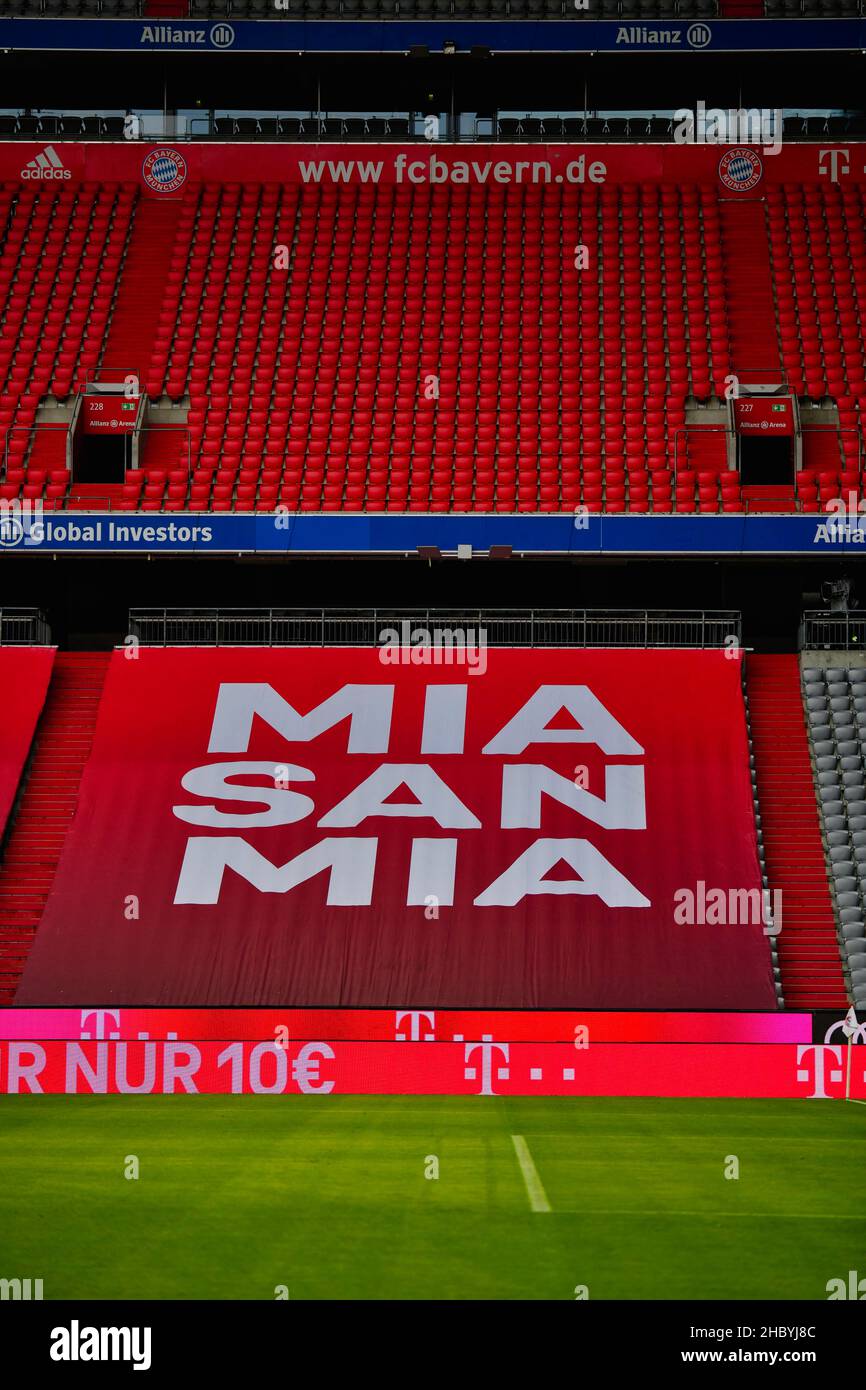 Slogan MIA SAN MIA, abgedeckter Stand, Überblick Allianz Arena under ...