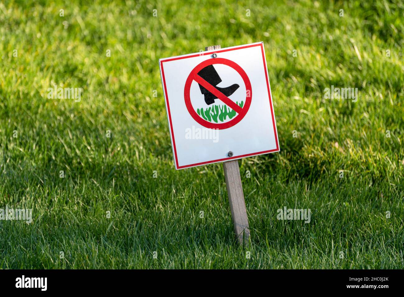 Verbotsschild Auf Dem Rasen Stockfotos und -bilder Kaufen - Alamy