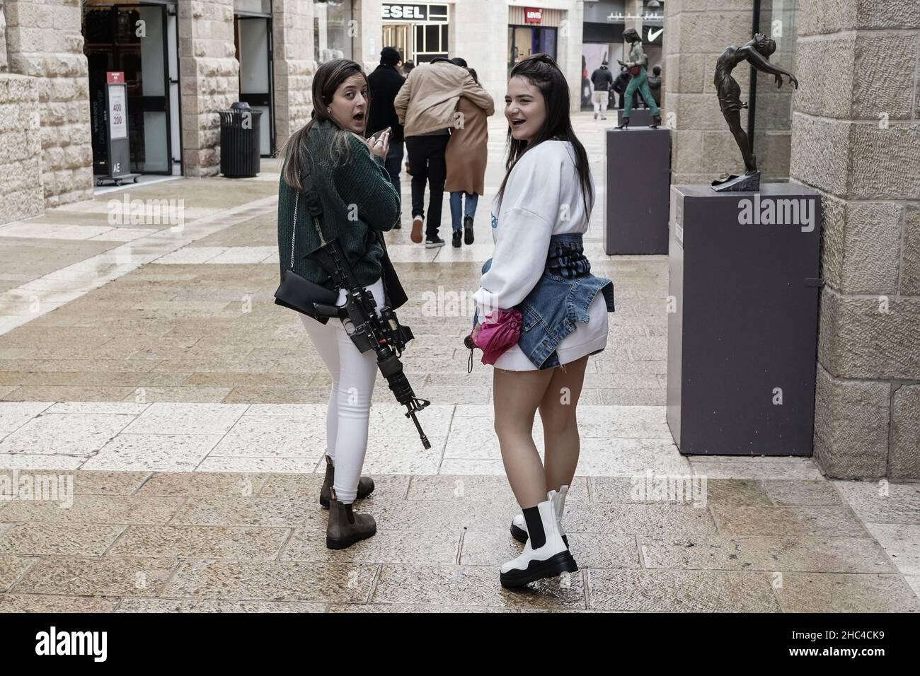 Idf female soldier israel Stockfotos und -bilder Kaufen - Alamy