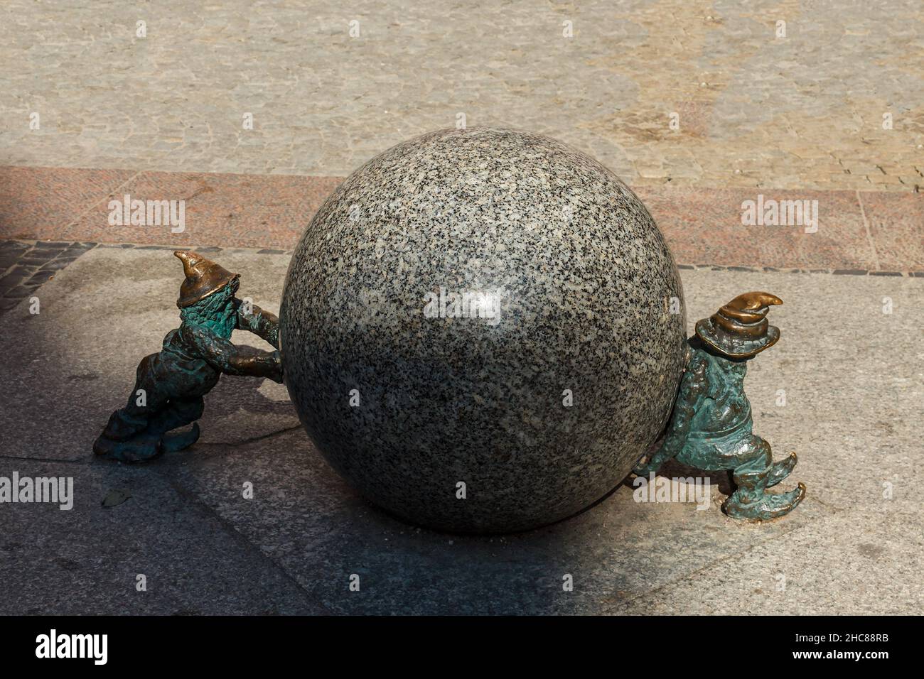 Breslau, Polen - 17. Juni 2013: Breslau-Zwerge Syzyfki. Figuren von ...