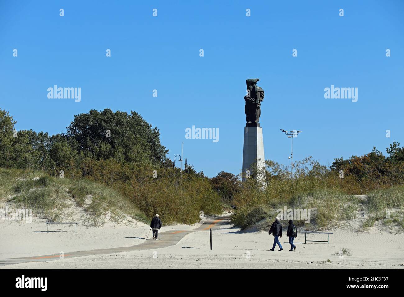 Das Denkmal für die Seefahrer und Fischer ist auf dem Meer in Liepaja ...