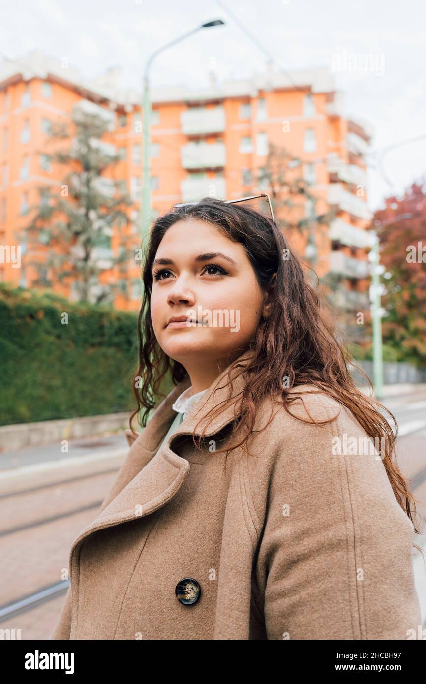 Kurvige frauen -Fotos und -Bildmaterial in hoher Auflösung – Alamy