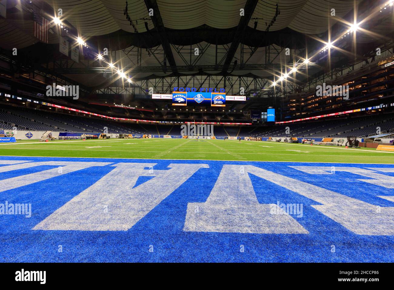 27. Dezember 2021: Ford Field Turf bereit beim NCAA Quick Lane Bowl ...