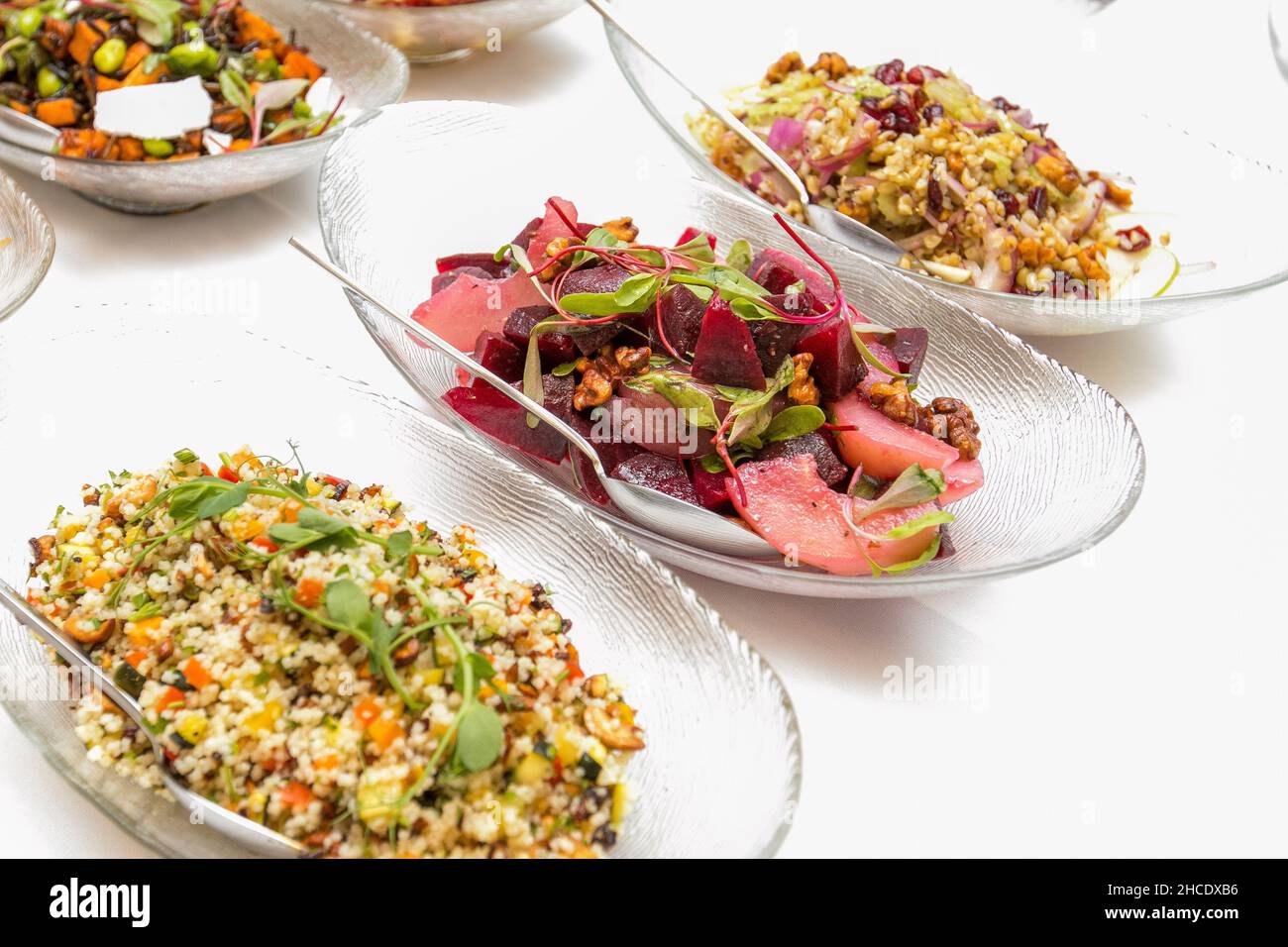 Salate buffettisch -Fotos und -Bildmaterial in hoher Auflösung – Alamy