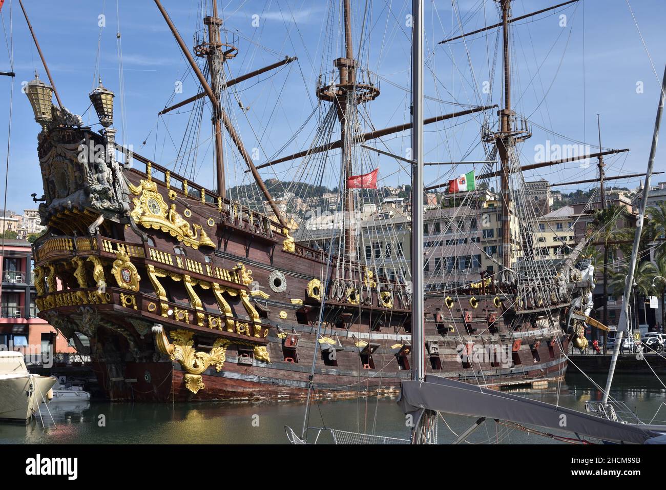 Das Schiff der Liniengalleonsegler namens Neptune dockte im antiken ...