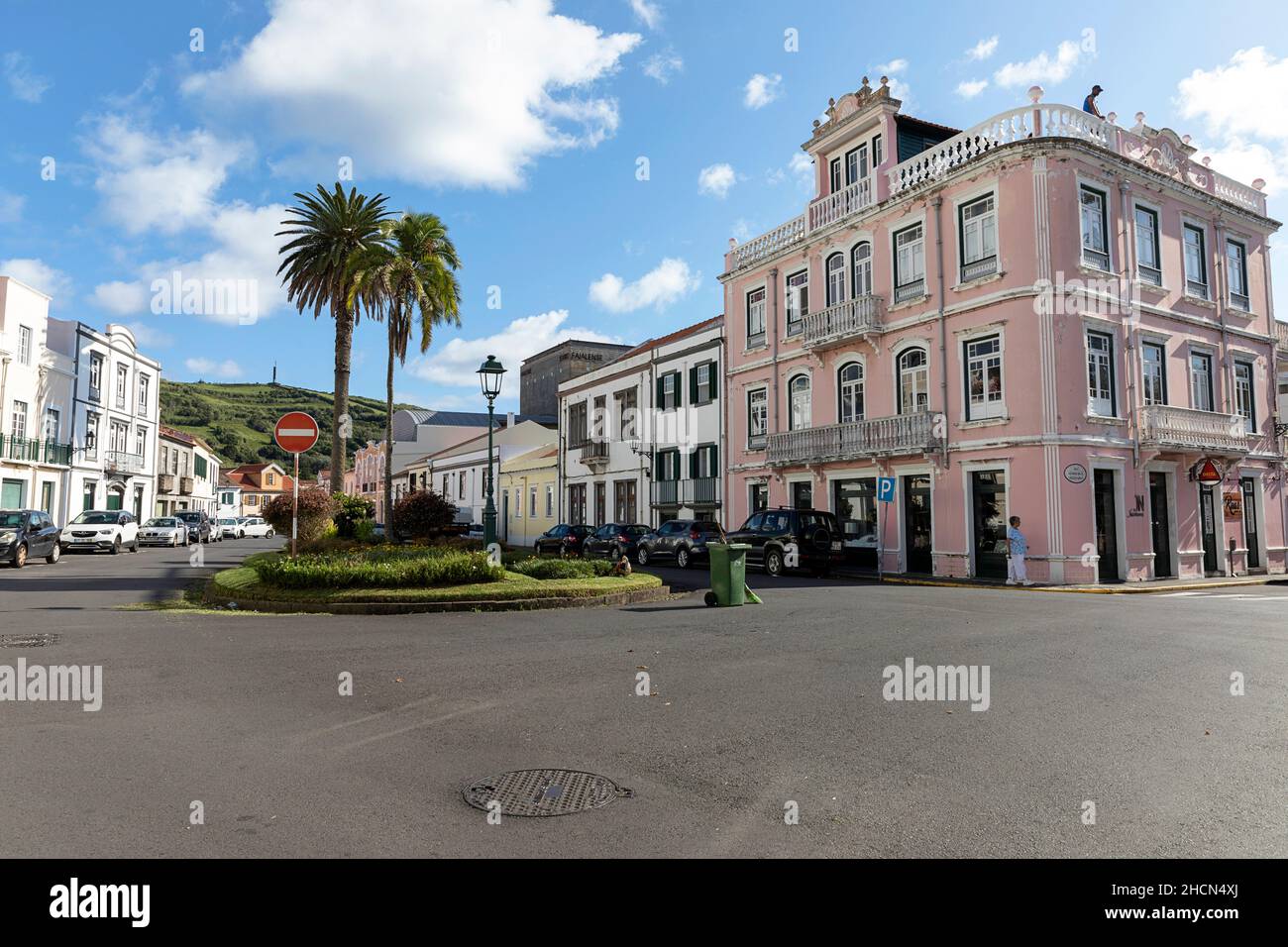 Kreisverkehr mit Palmen in Horta, Faial, Azoren, Portugal ...