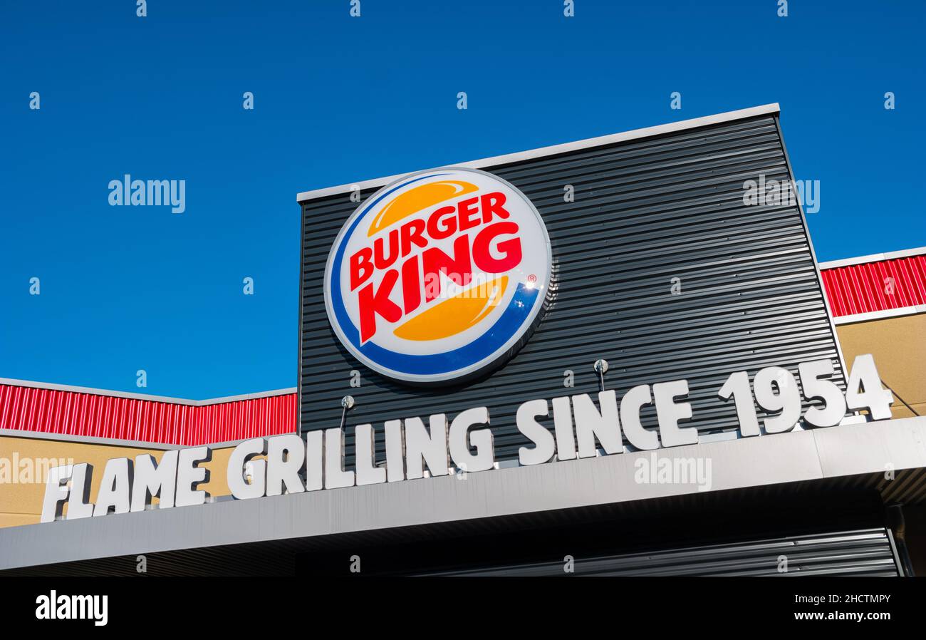 Schild „Burger King“. Burger King, oft auch als BK abgekürzt, ist eine ... Schild „Burger King“. Burger King, oft auch als BK abgekürzt, ist eine ...