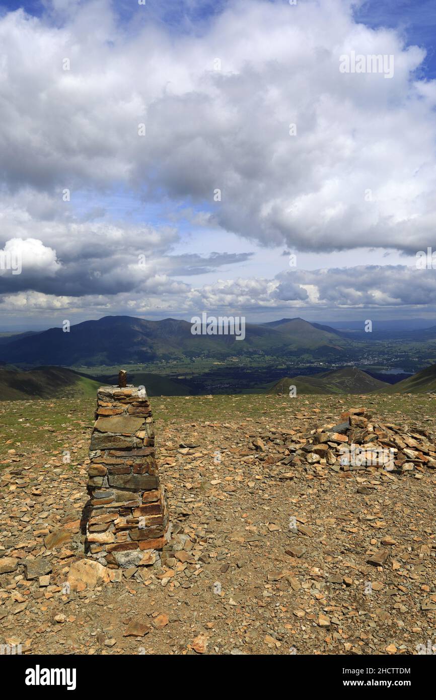 Der Gipfelsturm von Eel Crag fiel über dem Coledale Hause Valley, Lake ...