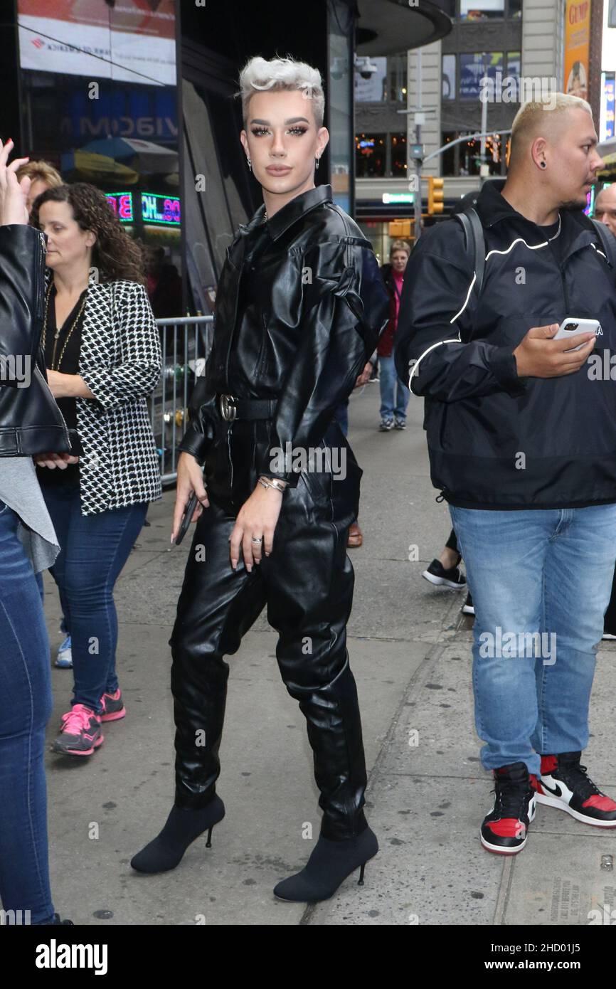 New York - NY - 20191016 James Charles posiert in einem Lederjumpsuit ...