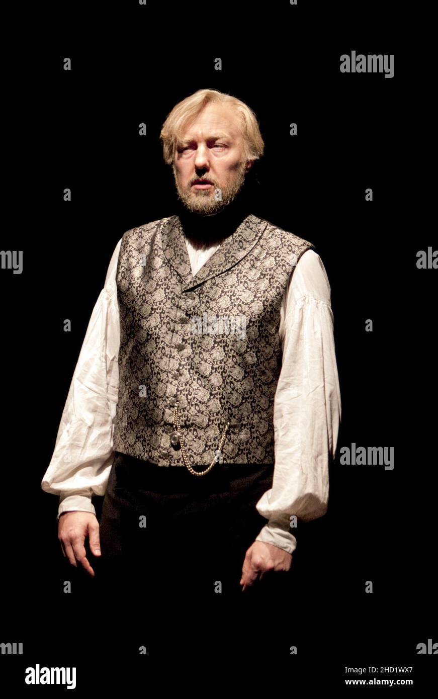 John Owen-Jones (Jean Valjean) in LES MISERABLES am Barbican Theatre ...