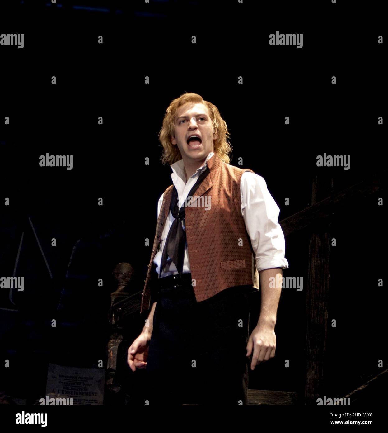 Jon Robyns (Enjolras) in LES MISERABLES am Barbican Theatre, London EC2 ...
