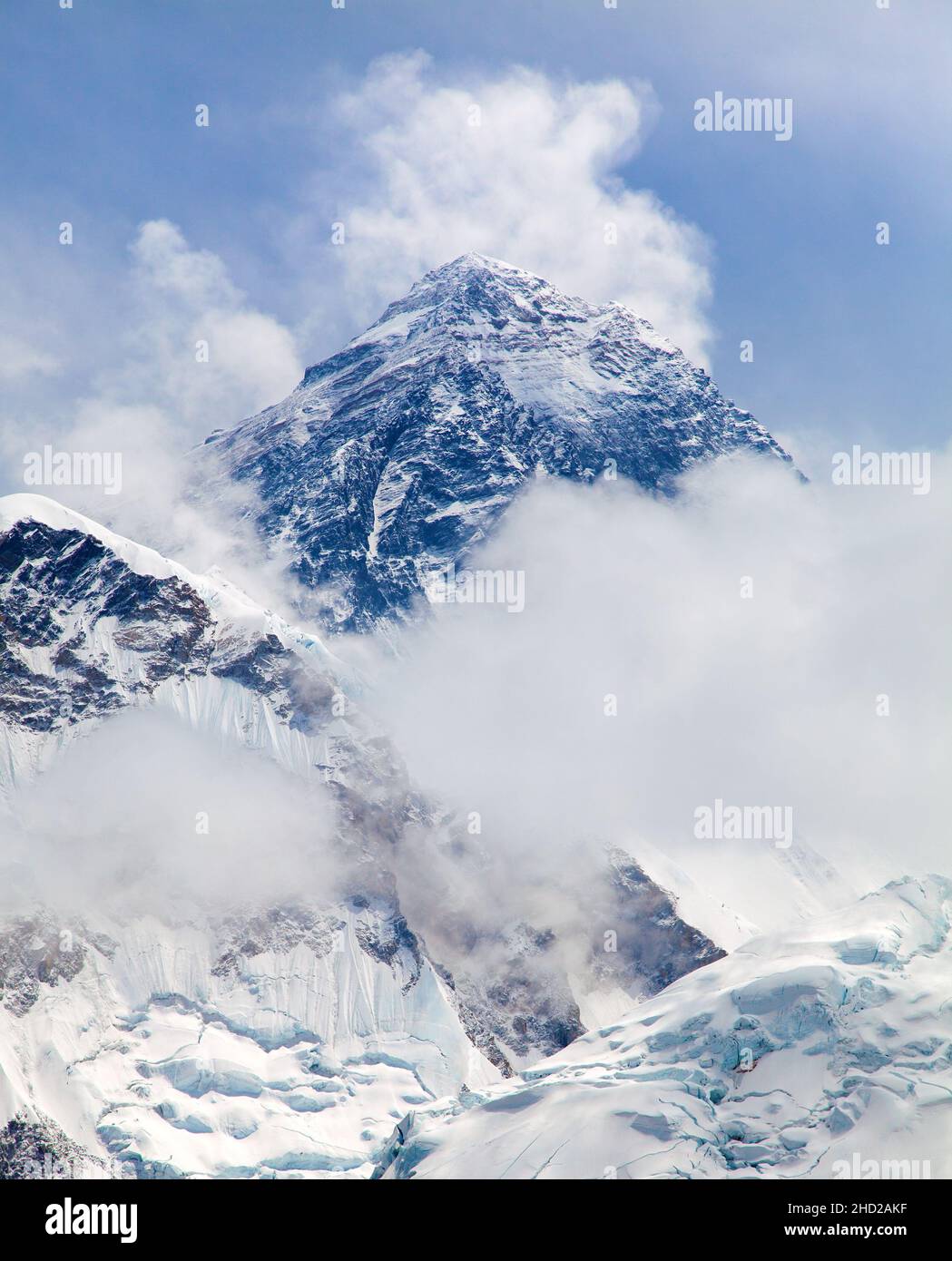 Gipfel des Mount Everest mit Wolken von Kala Patthar, Weg zum Mount ...