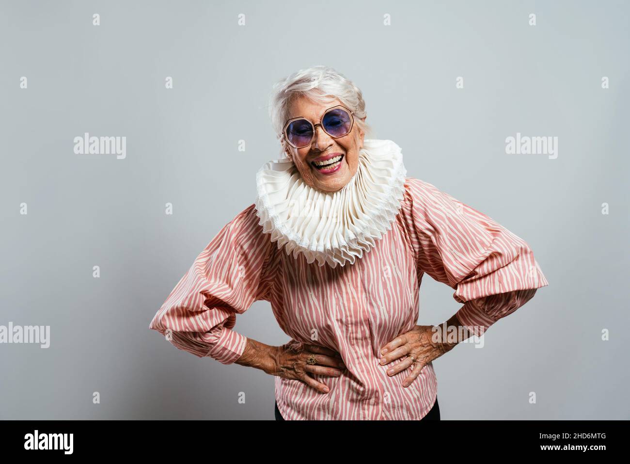 Party der alten dame -Fotos und -Bildmaterial in hoher Auflösung – Alamy