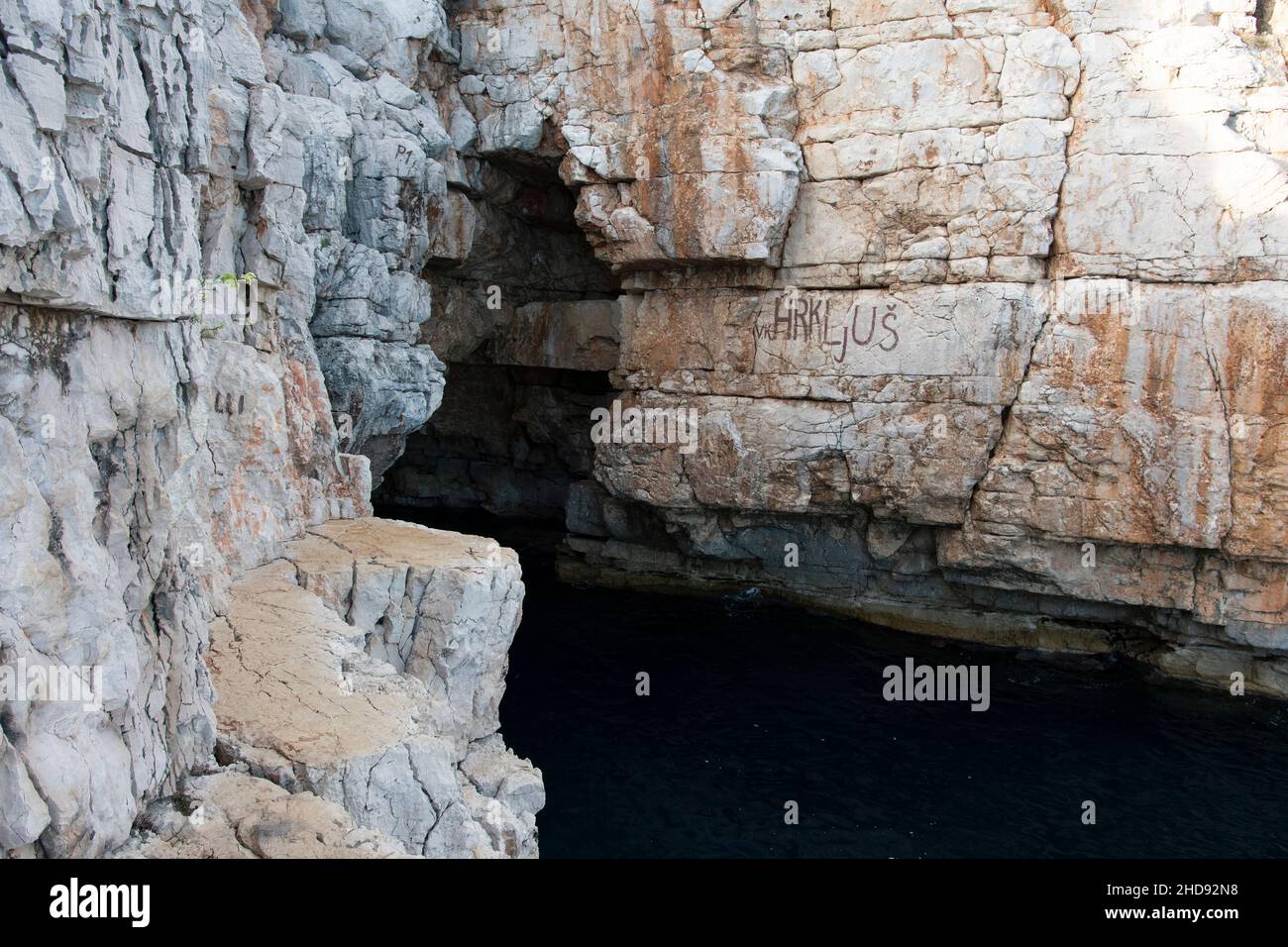 Meer dunkles wasser -Fotos und -Bildmaterial in hoher Auflösung – Alamy
