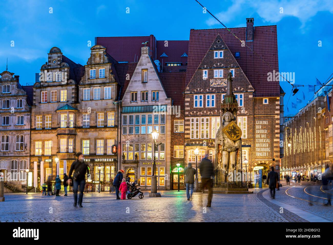 Der Bremer Roland auf dem Marktplatz in der Abenddämmerung, Freie ...