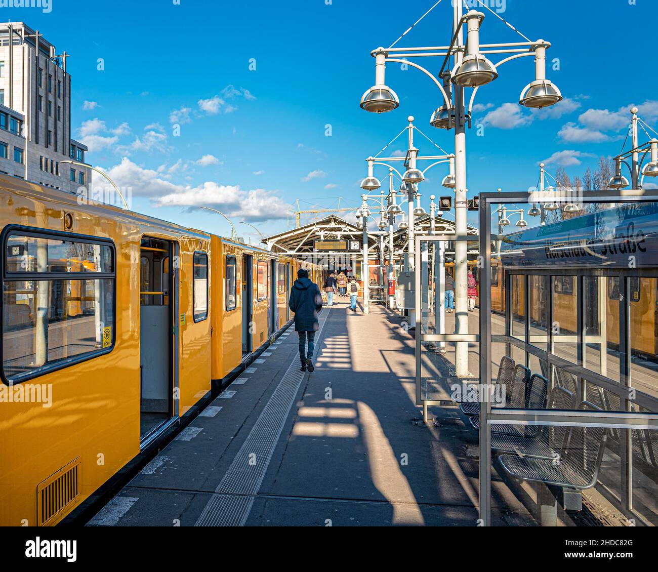 U-Bahn Berlin am Bahnhof Warschauer Straße, Berlin, Deutschland, Europa ...