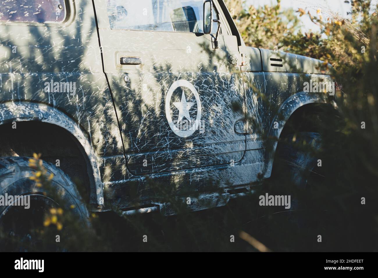 Off road militärfahrzeuge -Fotos und -Bildmaterial in hoher Auflösung ...