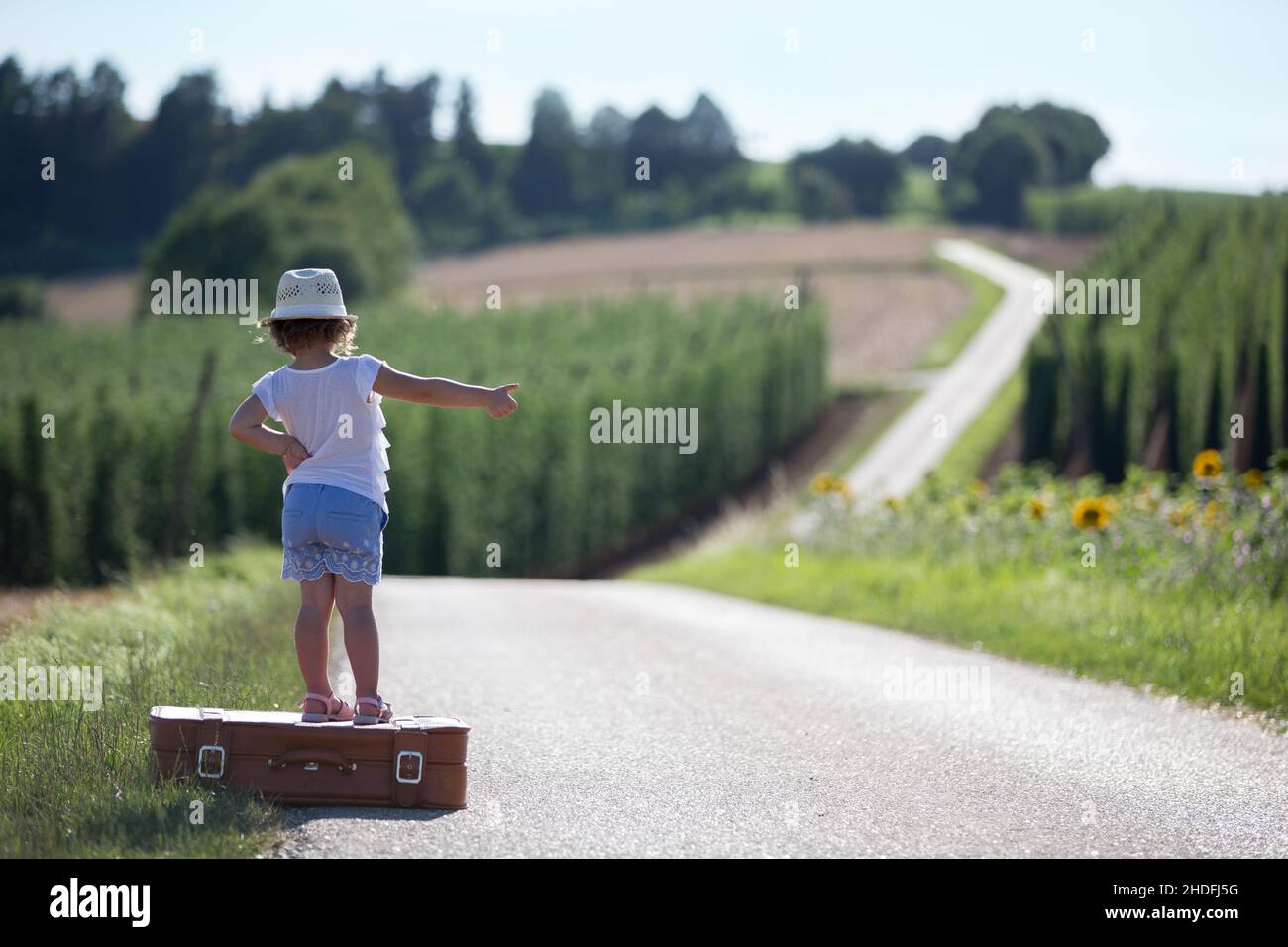 Per anhalter mit kindern -Fotos und -Bildmaterial in hoher Auflösung ...