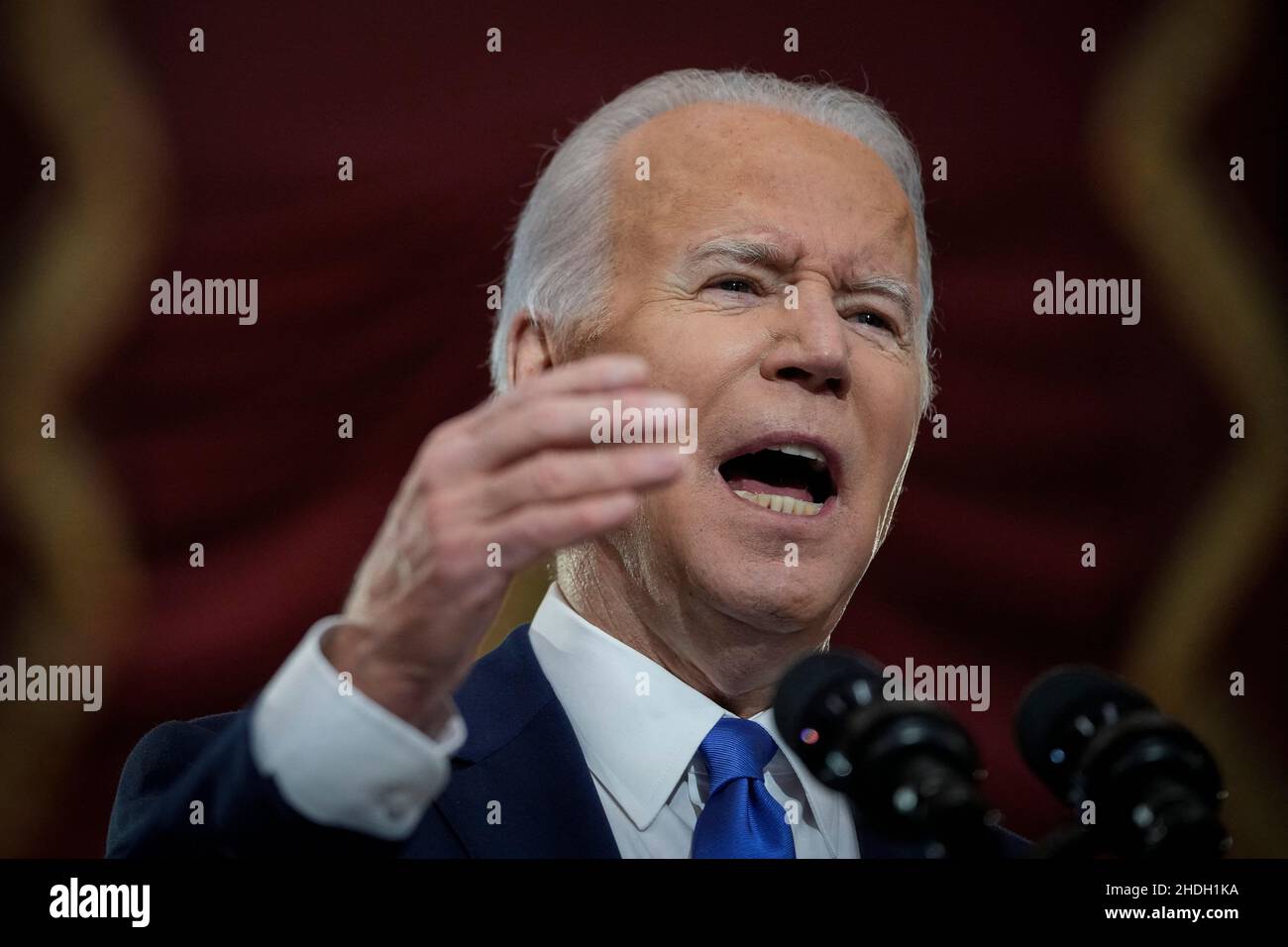 WASHINGTON, DC - 06. JANUAR: US-Präsident Joe Biden hält während einer Zeremonie in der ...
