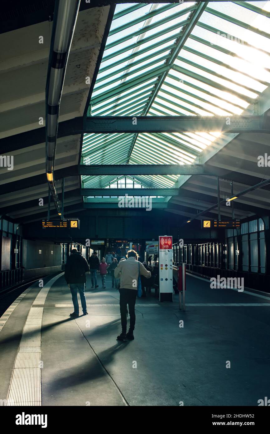 Bahnsteig, S-Bahn, öffentlicher Verkehr, Gleis dreieckig, Bahnsteige, S ...