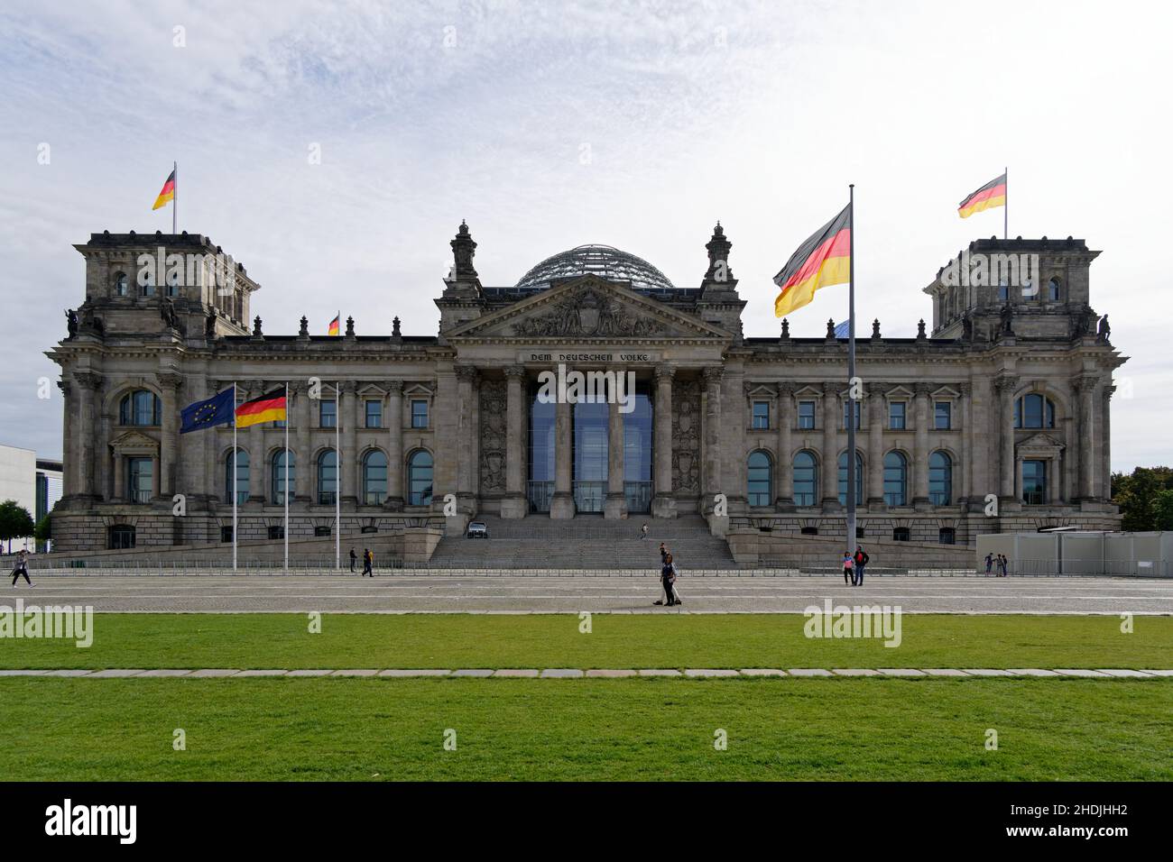 Reichstag berlin menschen flaggen -Fotos und -Bildmaterial in hoher ...