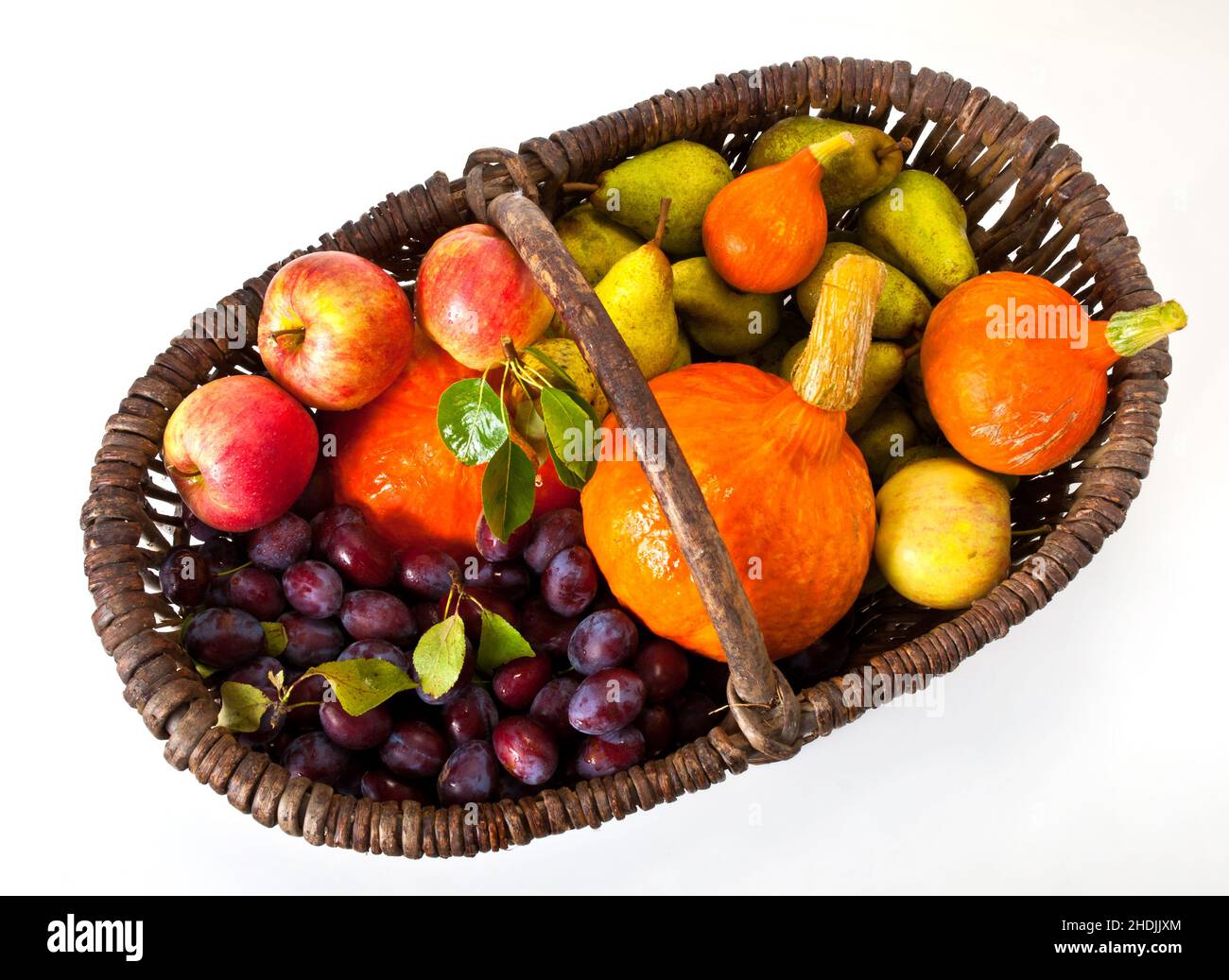 Obstkorb äpfel trauben -Fotos und -Bildmaterial in hoher Auflösung – Alamy