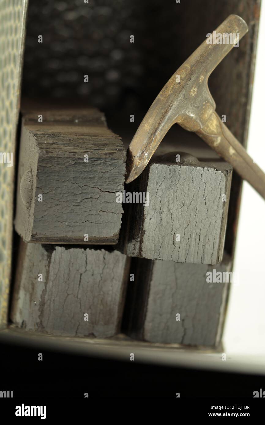 Braunkohle brikett -Fotos und -Bildmaterial in hoher Auflösung – Alamy
