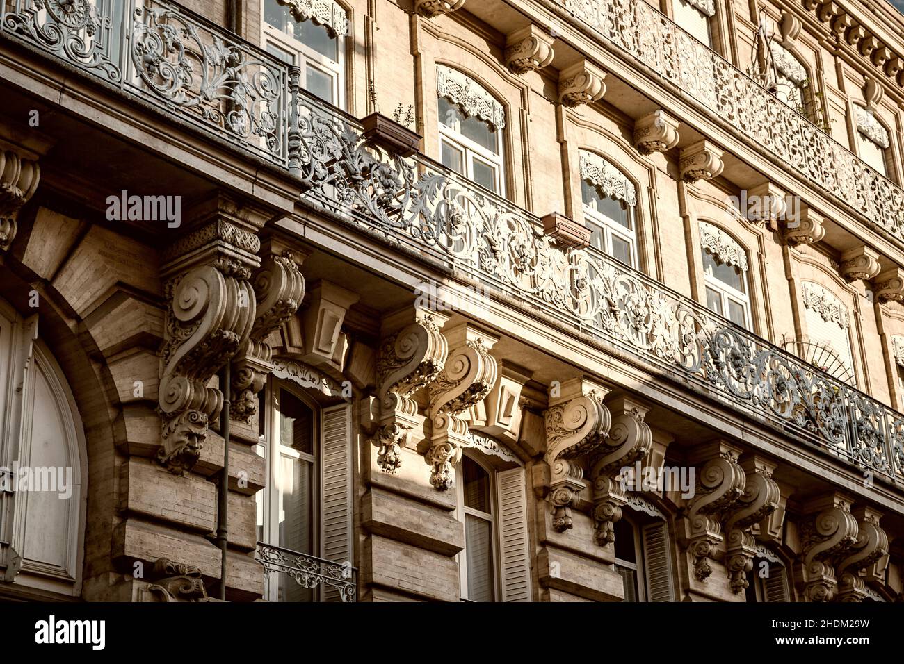 Iron balcony toulouse -Fotos und -Bildmaterial in hoher Auflösung – Alamy