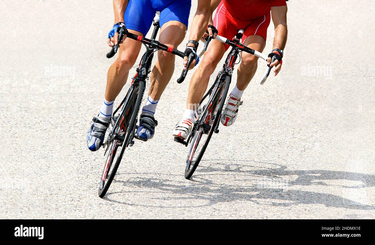 Zwei rennradfahrer -Fotos und -Bildmaterial in hoher Auflösung – Alamy