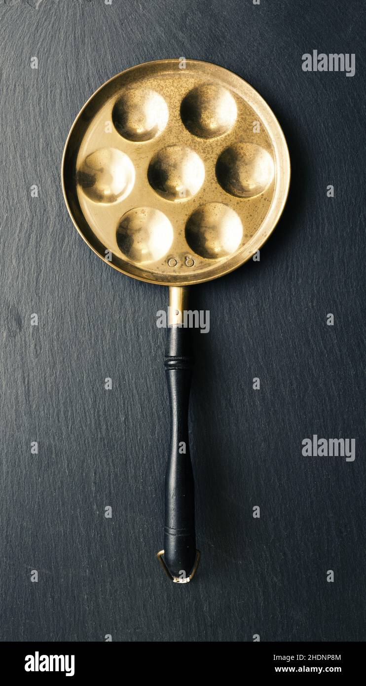 Poffertjespan pan -Fotos und -Bildmaterial in hoher Auflösung – Alamy