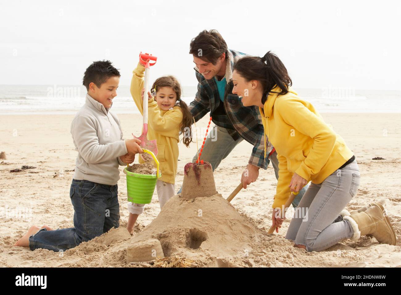 Young woman building sandcastle -Fotos und -Bildmaterial in hoher ...