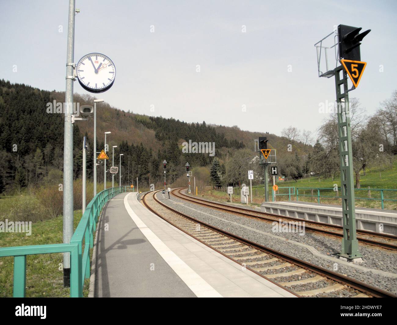 Bahnhof, Bushaltestelle, Bahnsteig, Bahnhöfe, Busbahnhof ...