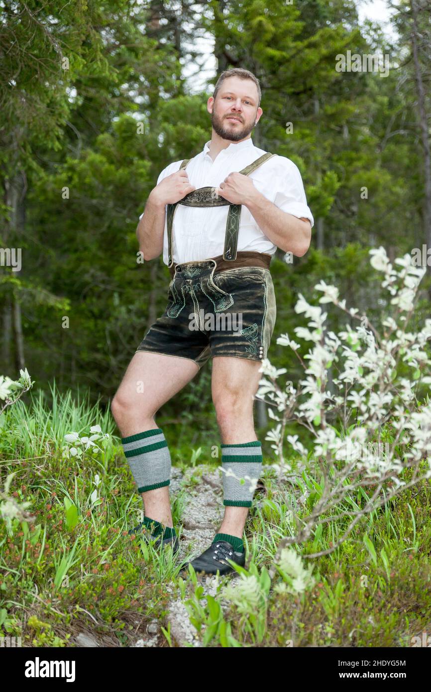 Bayerische tracht mann -Fotos und -Bildmaterial in hoher Auflösung – Alamy