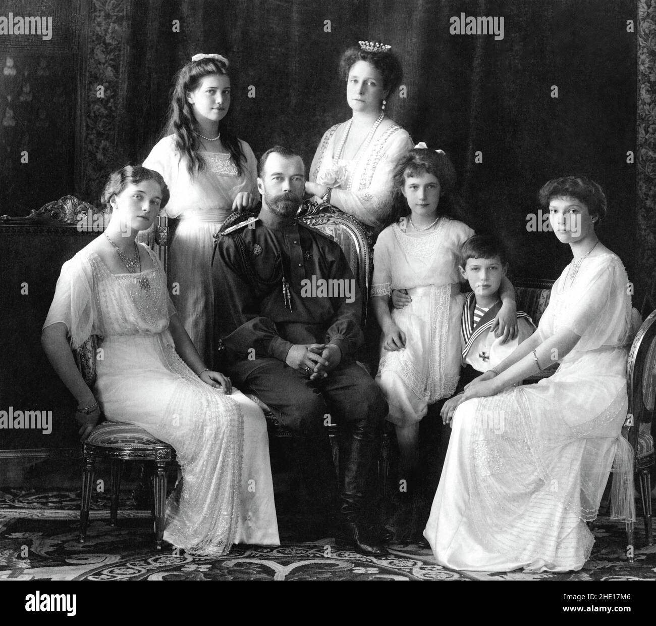 Die Romanow-Dynastie - Zar Nikolaus II. Mit seiner Frau und Familie im ...