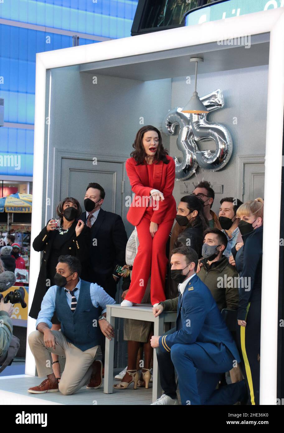 New York - NY - 20211214 Katrina Lenk und der Rest der Besetzung von ...