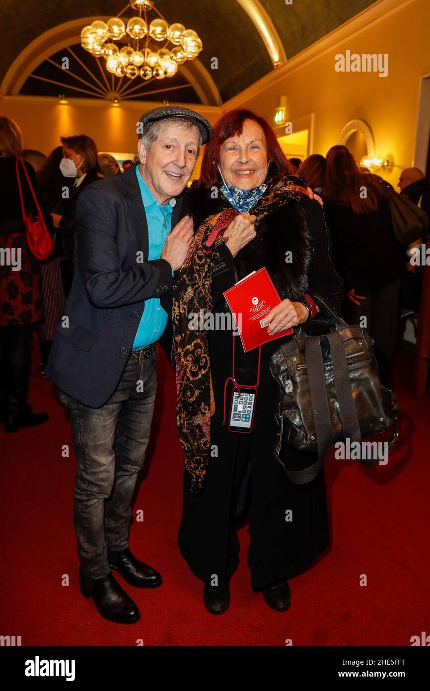 05. Januar 2022, Berlin: Santiago Ziesmer und Brigitte Grothum kommen ...
