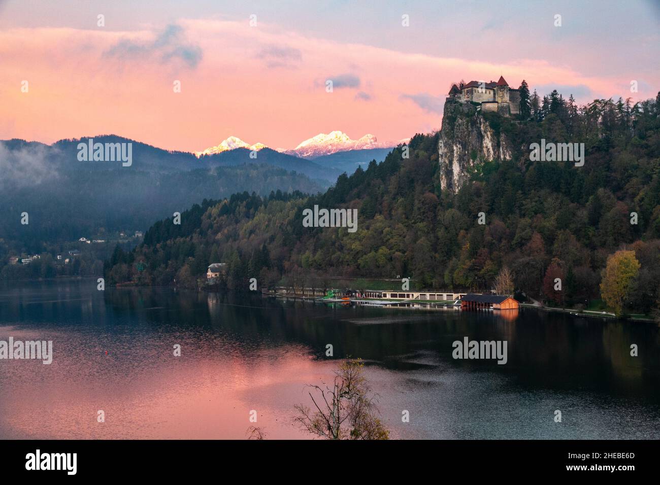 Bled burg und stadt bei nacht -Fotos und -Bildmaterial in hoher ...